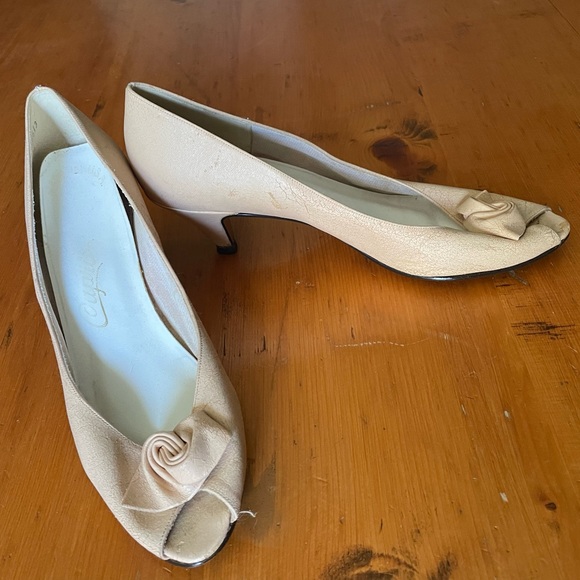 Capri | Shoes | Vintage Shoes With Leather Rose Detail | Poshmark